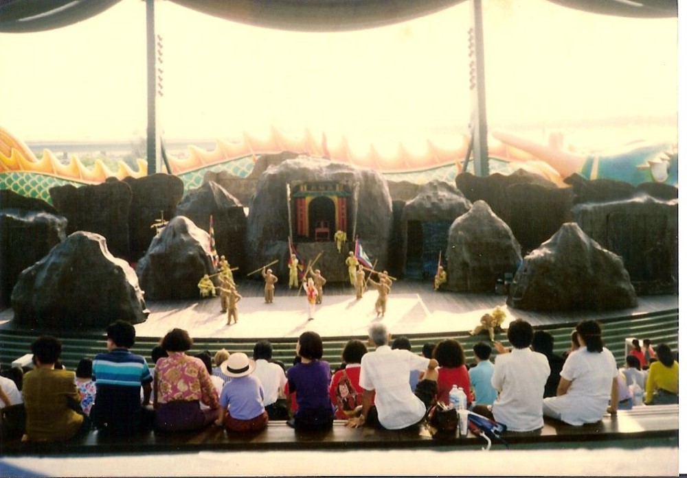 The Sights & Sounds of Dragon World